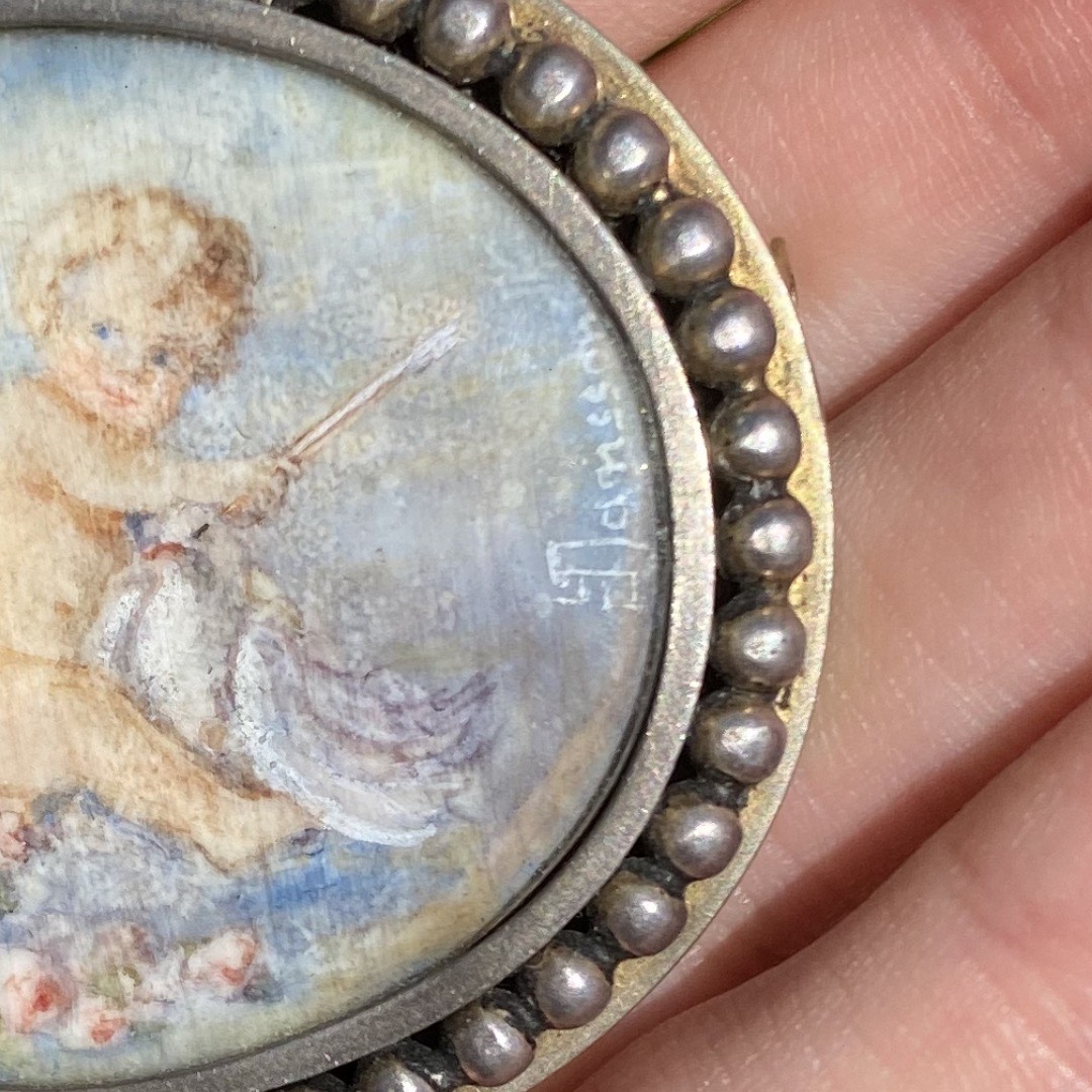 Spectacular angel scene pin